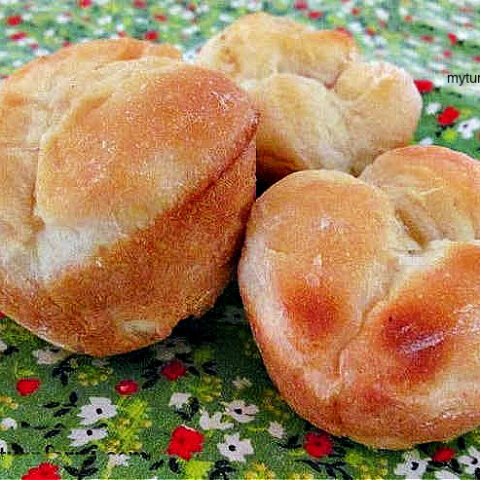 Cloverleaf Dinner Rolls Recipe - My Turn for Us