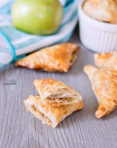 Mini apple turnovers with puff pastry - My Turn for Us